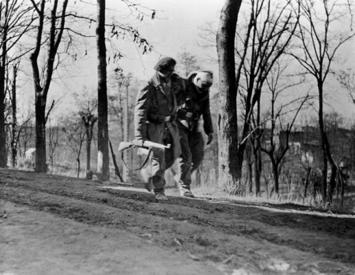 Μεγάλοι Φωτογράφοι – Robert Capa. Ένας φωτογράφος του πολέμου | Consider...