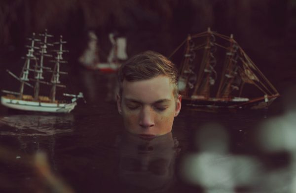 Οι σουρεαλιστικές φωτογραφίες του Kyle Thompson | Consider...